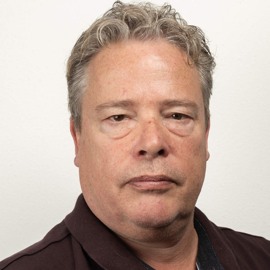 Plotseling liggen overal rotsblokken in Blaricum. ’Geen idee waar ze ...