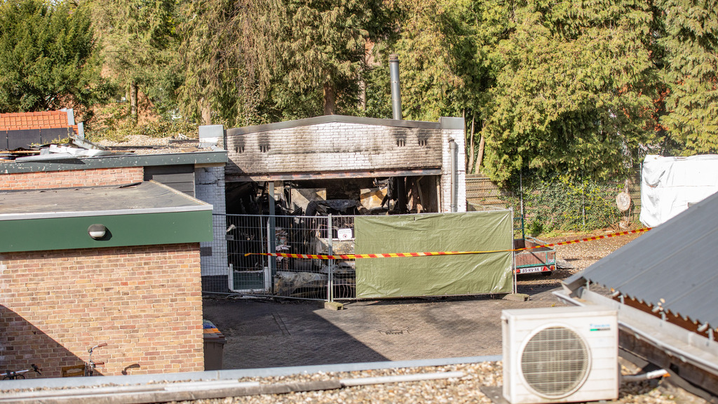 Omwonenden onthutst na grote brand in Soest: ’Ik hoorde een enorme knal ...