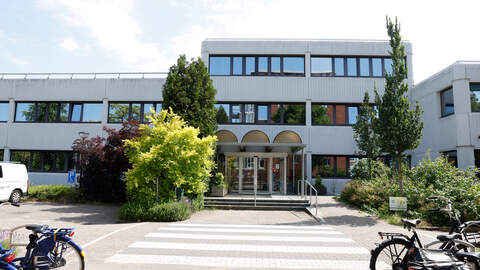 Noodopvang in gemeentehuis Loosdrecht wordt kleiner en start later: ’We ...