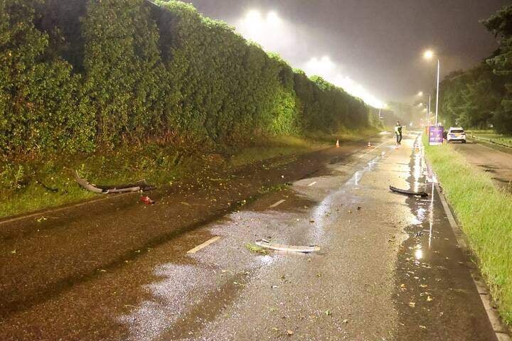 Veel schade bij eenzijdig auto-ongeluk in Bussum | Noordhollands Dagblad
