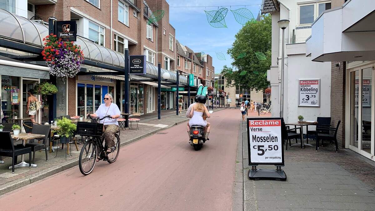 Fietser mag blijven in Bussumse Veerstraat: ’Meest logische en veilige ...