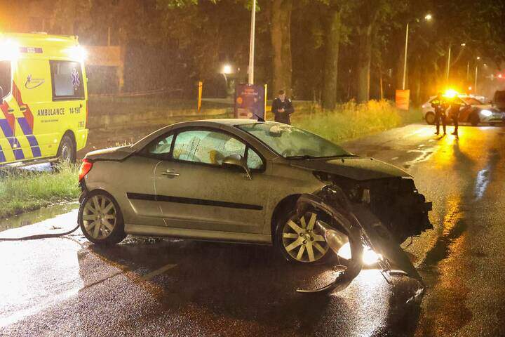 Veel schade bij eenzijdig auto-ongeluk in Bussum | Noordhollands Dagblad