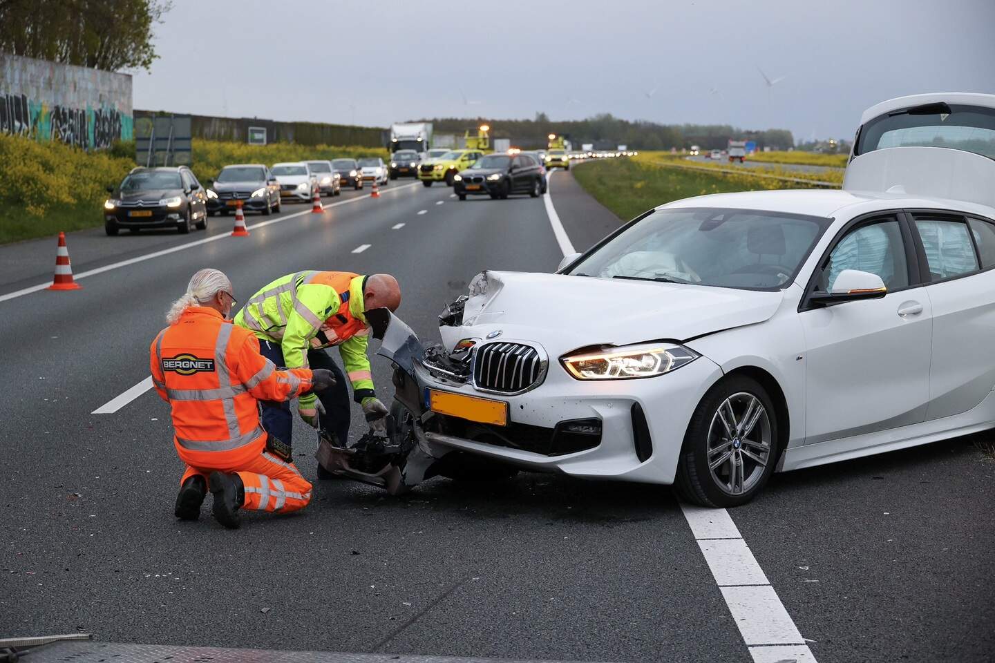 Veel schade bij ongeluk met twee auto’s op A27 bij Blaricum | De Gooi ...